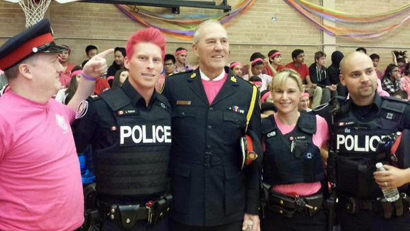 Ben Aquila's blog: Toronto Pink Police Officer