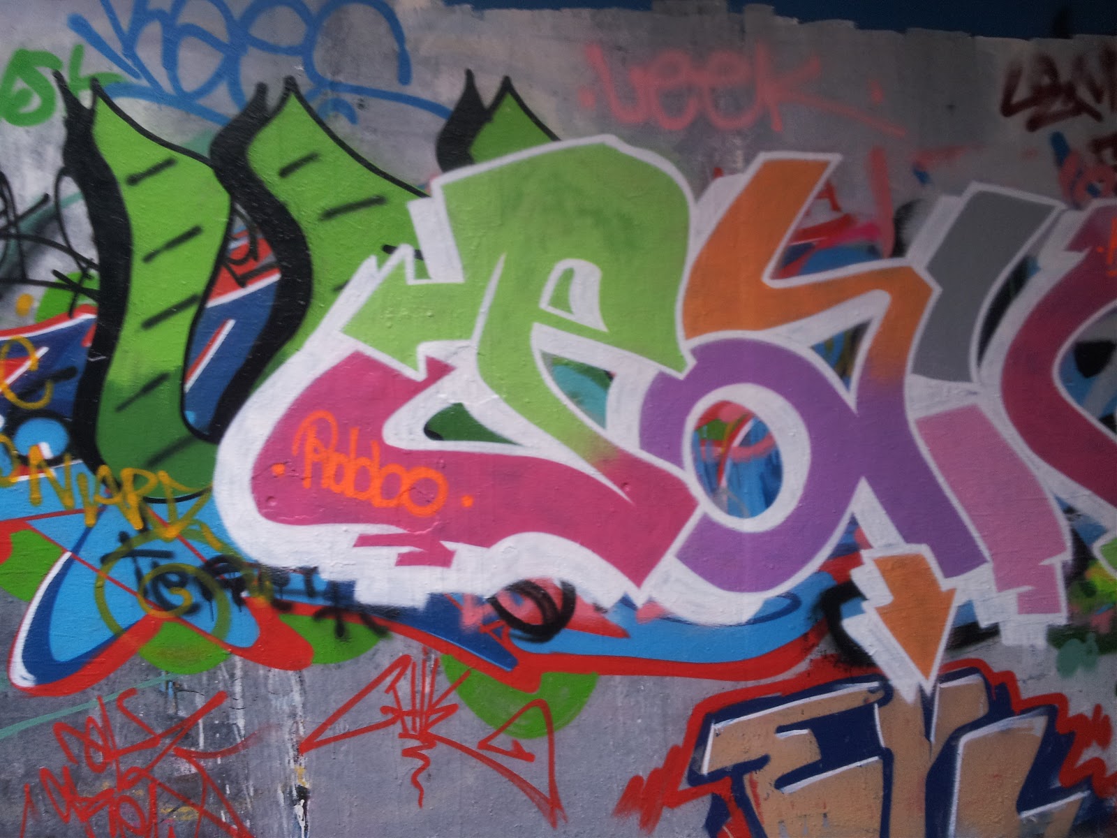 Cuatrocientos veinte: Old school graffiti London to Robbo
