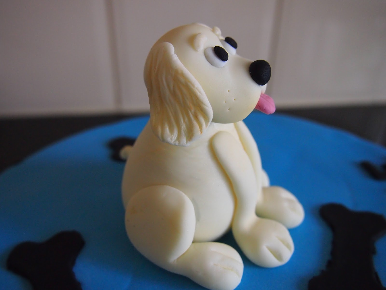Sweet Inspirations By Sarah: How to make a fondant dog - tutorial