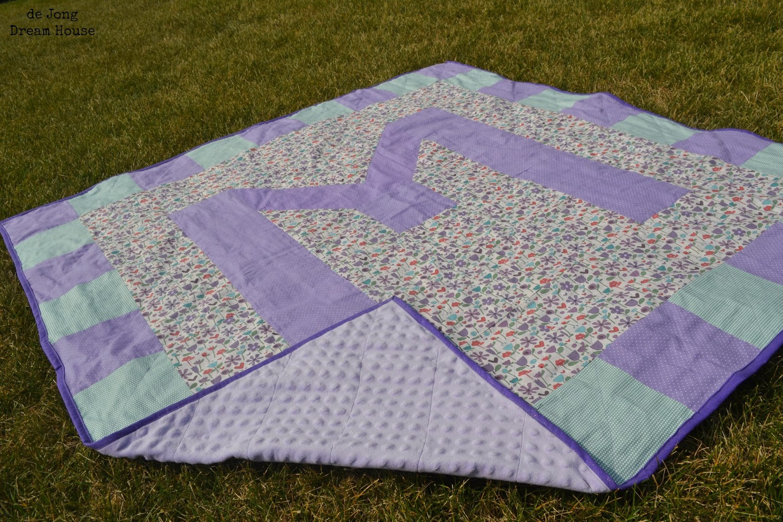 de Jong Dream House: Quilt #6: Molly's Monogram Quilt