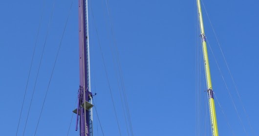 The Slingshot-Reverse Bungee jumping in St Kilda beach, Melbourne ...