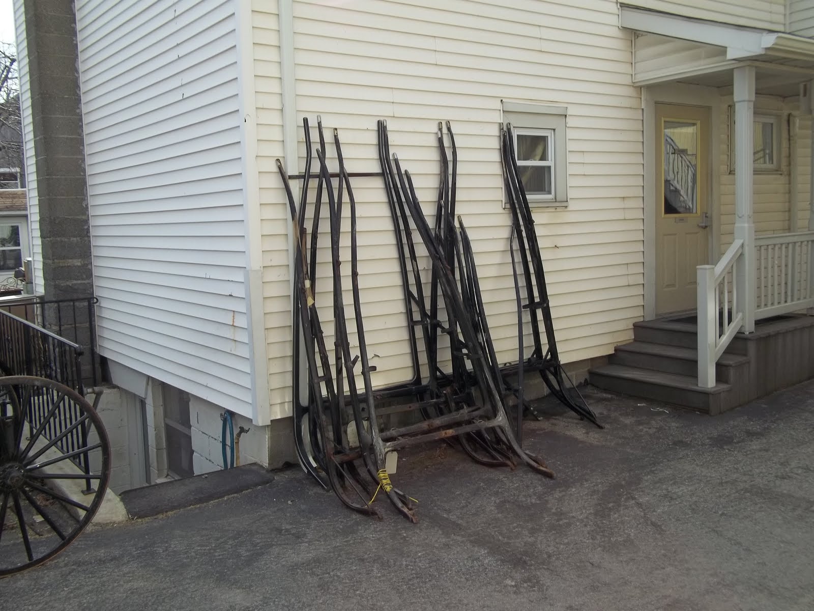 Pure Country Living: Amish coach shop in Bird in Hand: Lancaster county