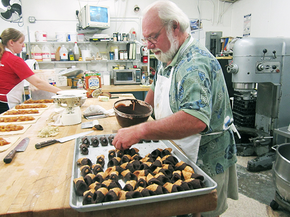 Lina's Bakery Internship : Cakes, Cookies, and Crumbs Oh My!: A Look ...