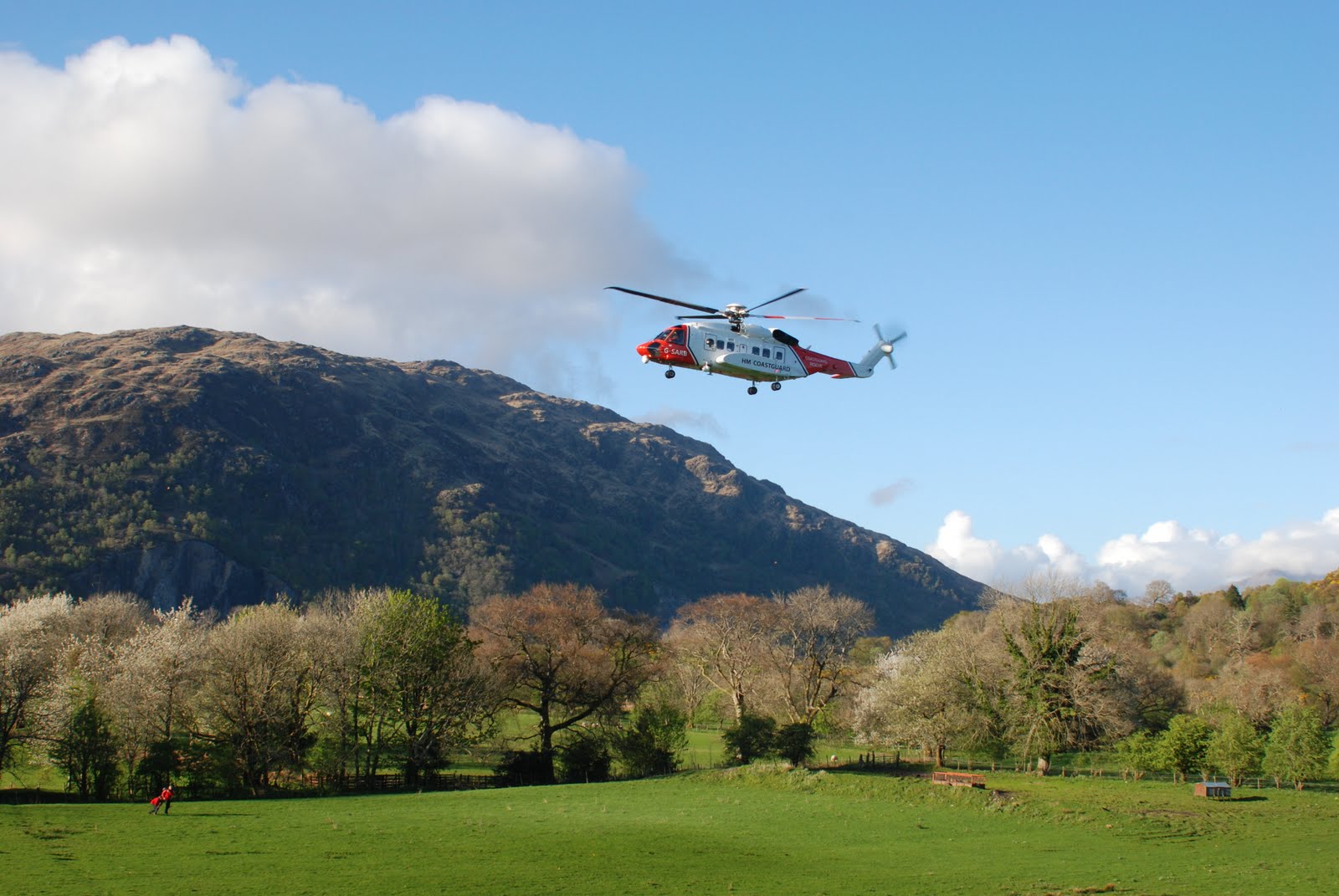 Damon & Renate's Holiday Cottages: Helicopter drop off