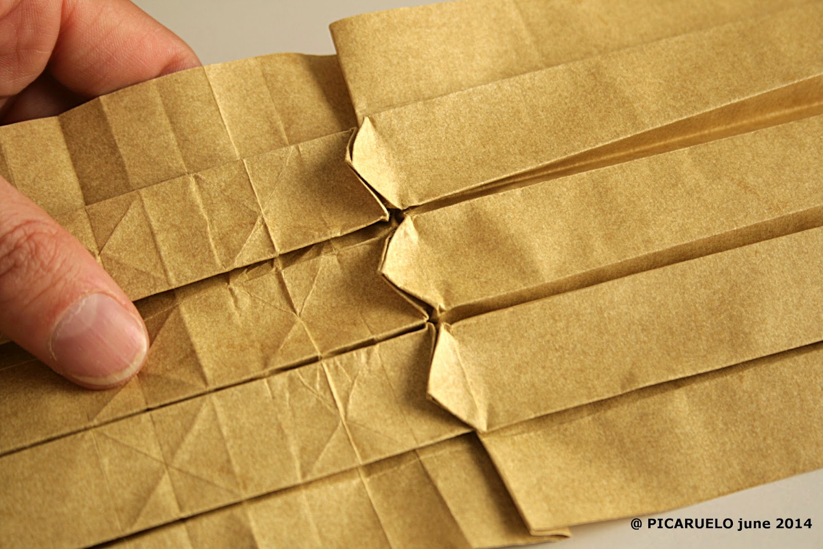 Picaruelo's origami: THE SAXOPHONE