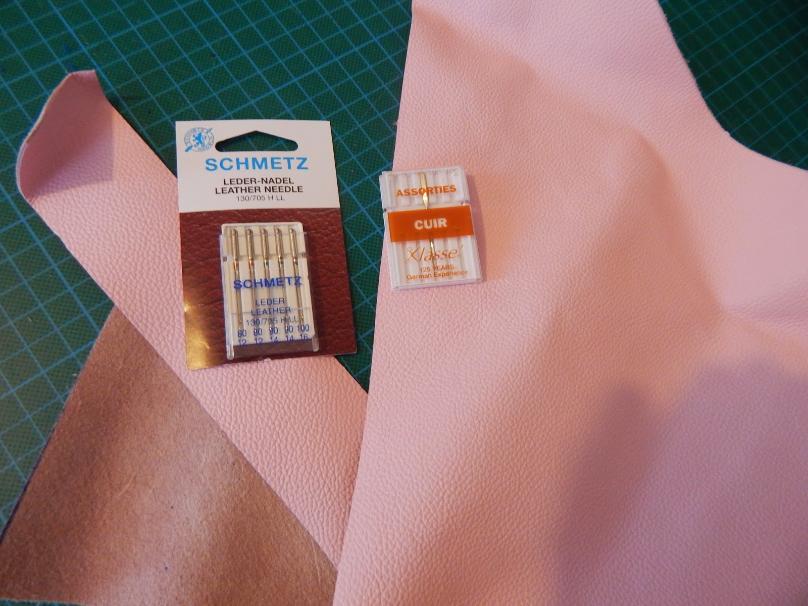 Dans le dressing de mes ptits titis: La Bernina 215 Simply Red : elle à ...