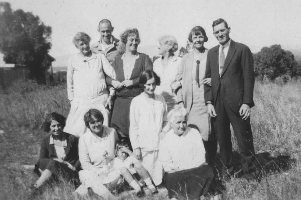 Olney Family Archives: Doris Moss and her extended family