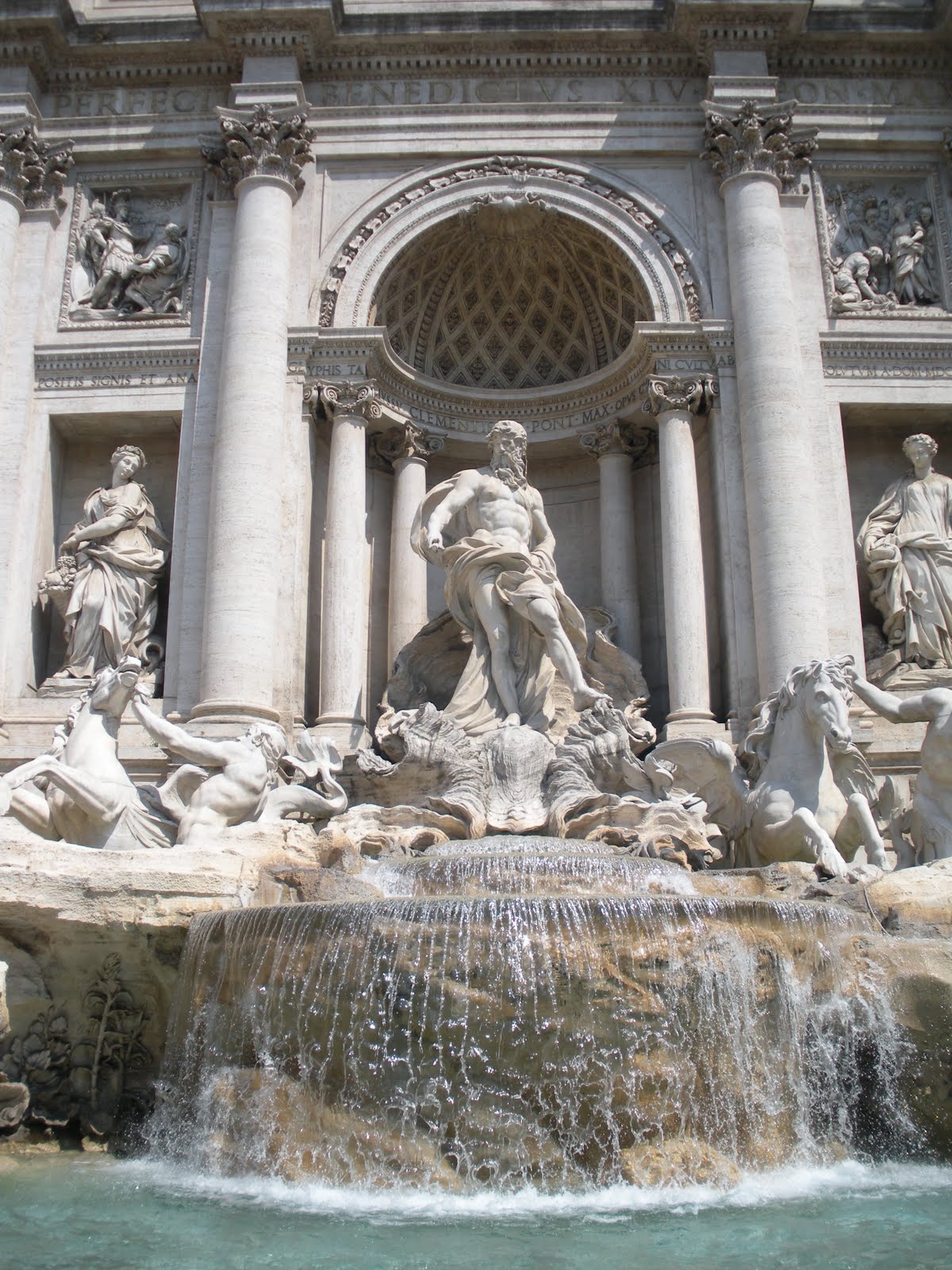 The Suitcase of Dreams: Fontana di Trevi