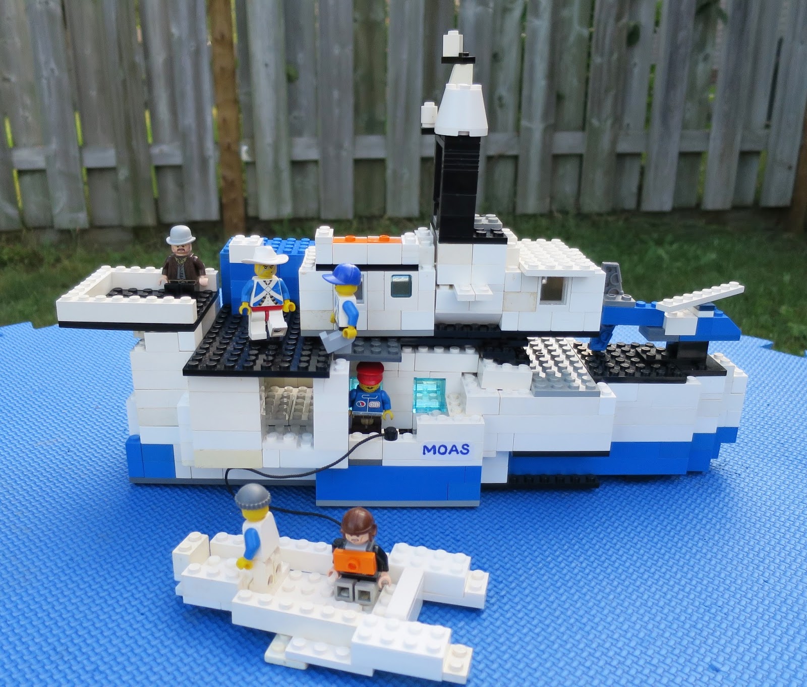 Lego Uno: Lego MOAS the Migrant Offshore Aid Station MOC