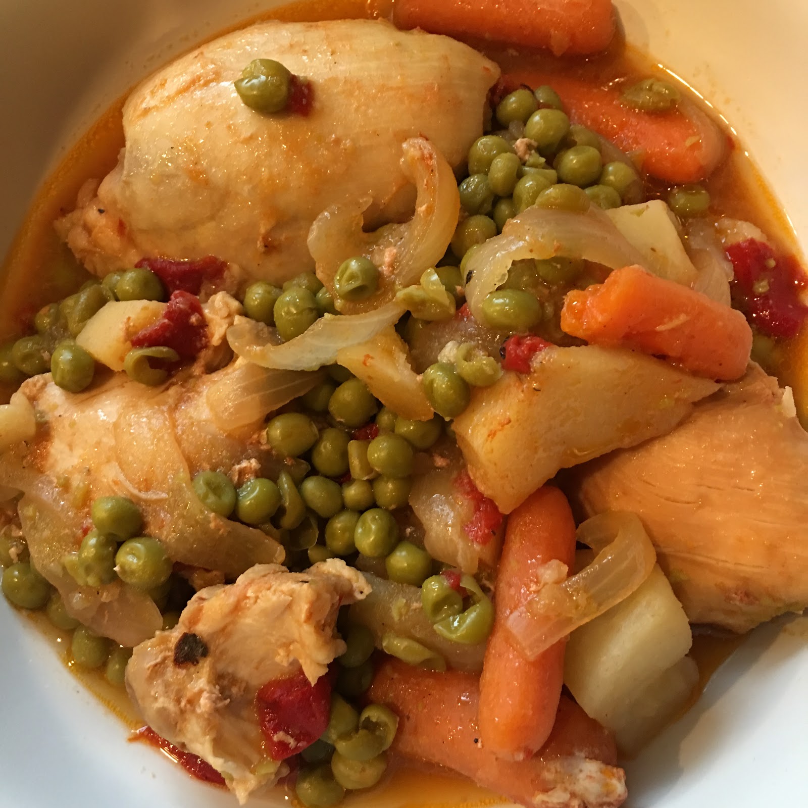 Lulu Cooks and Tells: Slow Cooker Chicken Guisantes (Green Peas)