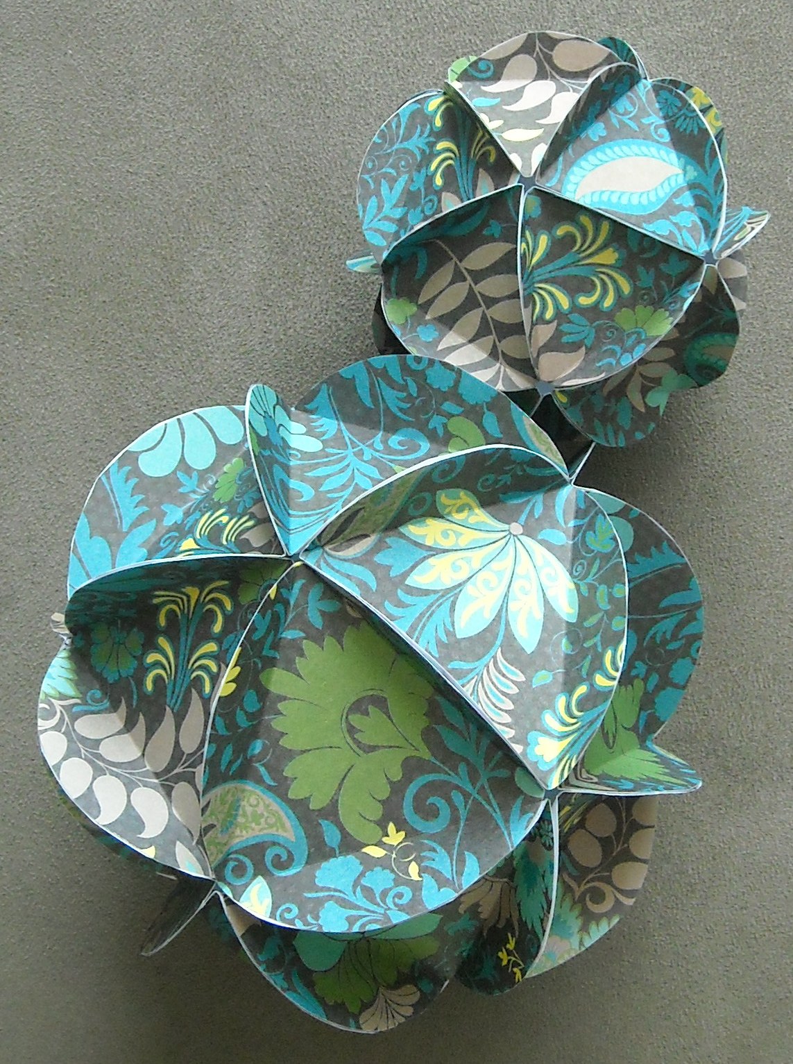 Crafter without a Cat: Pretty Paper Balls