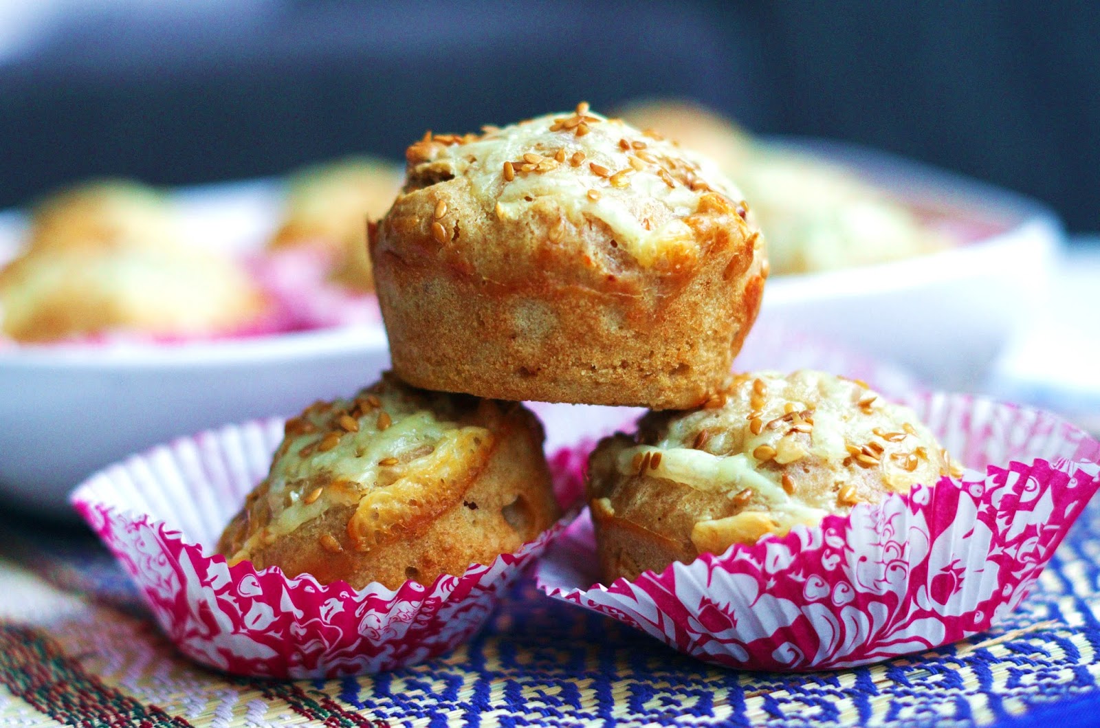 TOIT & PILT: Juustu ja suitsuvorstiga muffinid