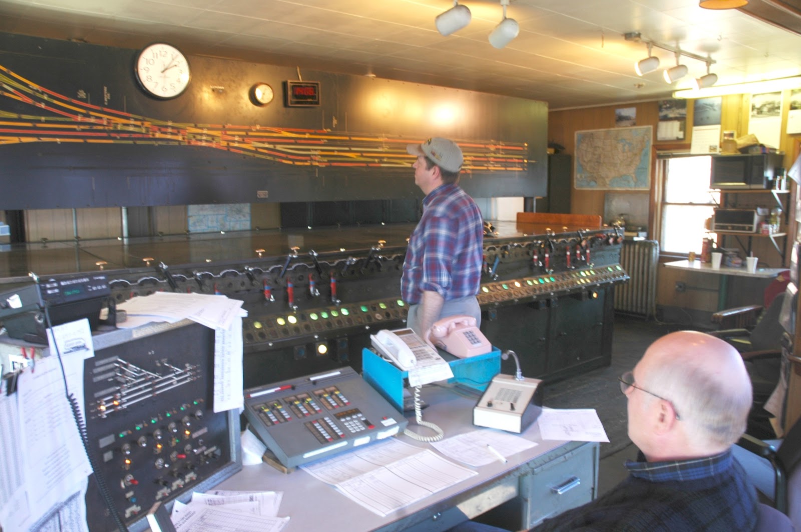 The Position Light: PHOTOS: METRA TOWER A-2 (Western Ave) Part 2 - Inside