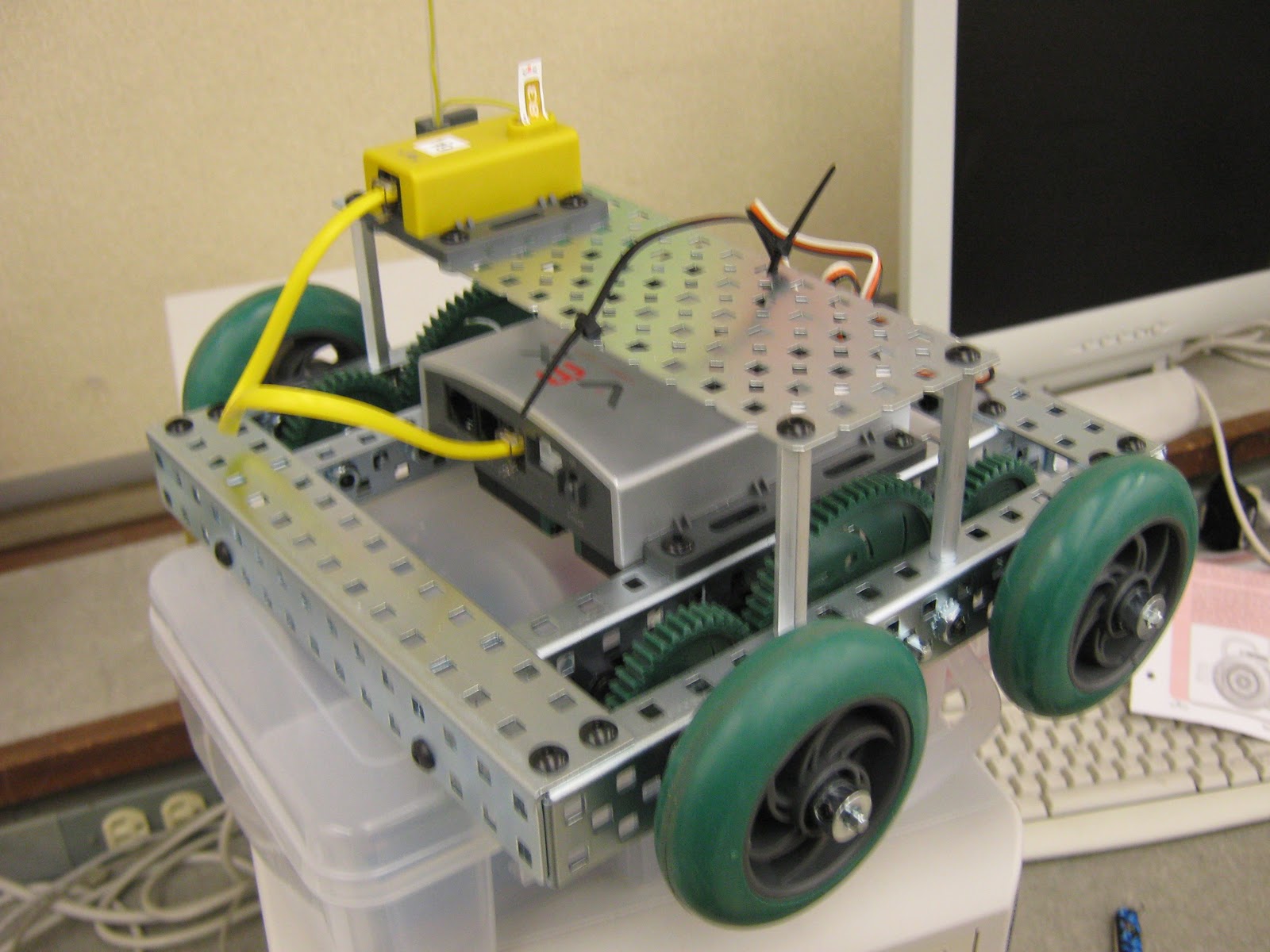 Electronics 10 GChow: Using Square bot