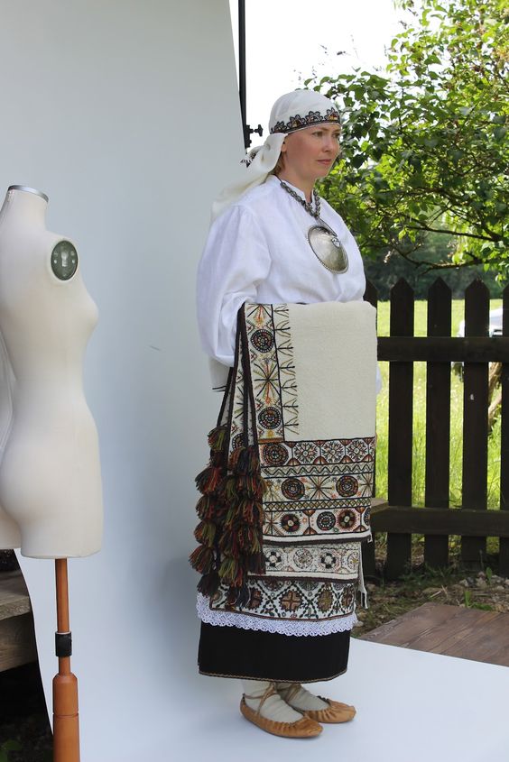 Irena Käsitöö: Rahvariietes nukud / Folk costume dolls