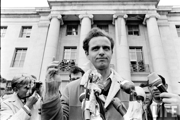 DISCURSOS: MARIO SAVIO "NO estamos dispuestos a ser comprados"