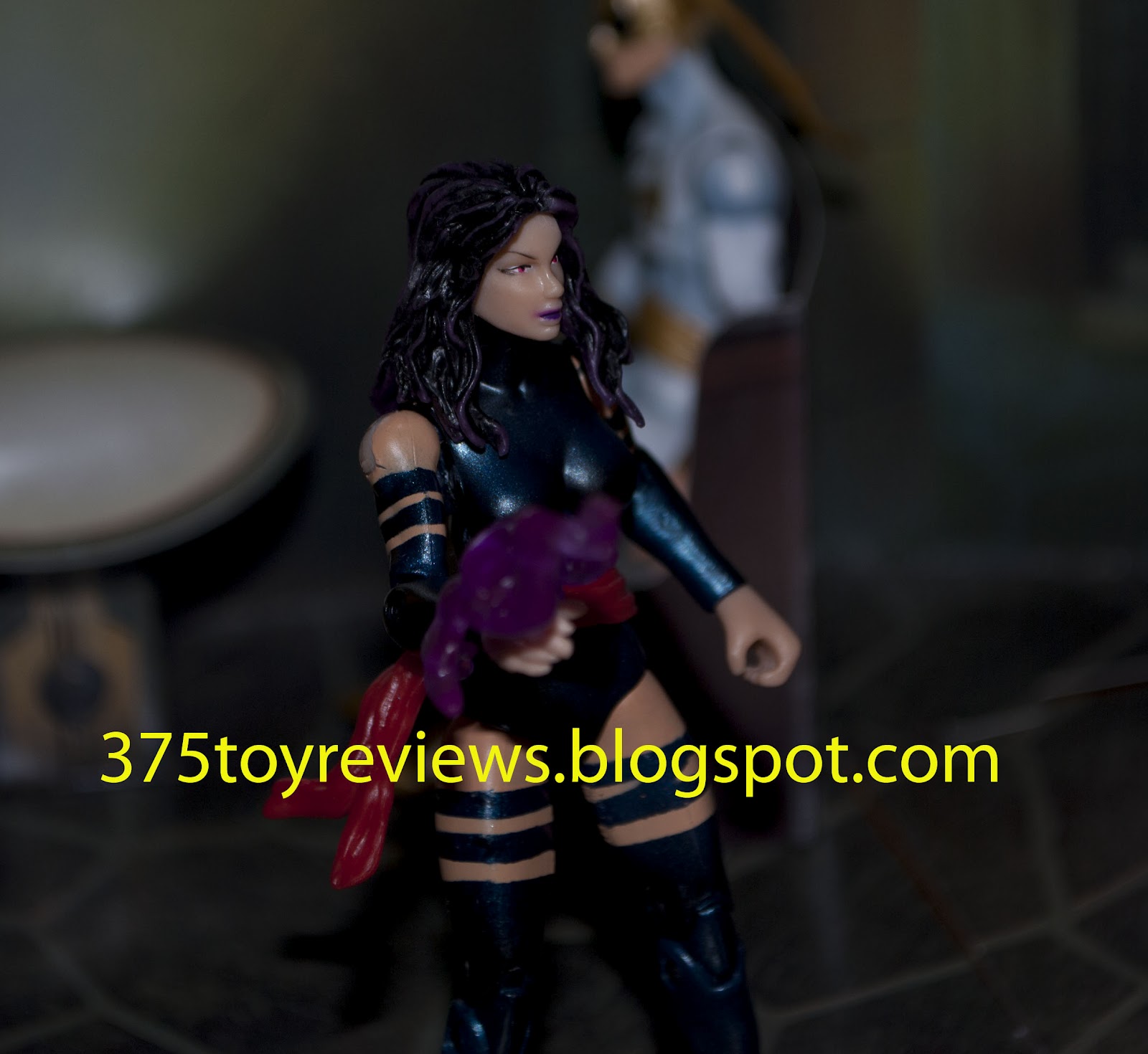 3.75in toy reviews: Marvel Universe Psylocke Review