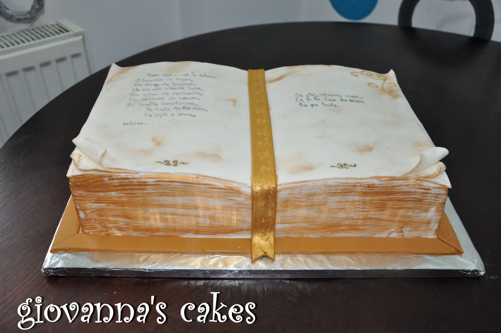 giovanna's cakes: Open book cake