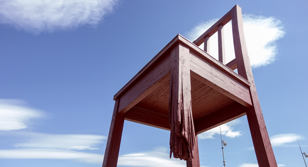 Luz y artes: Silla rota, en Ginebra. Broken Chair de D. Berset