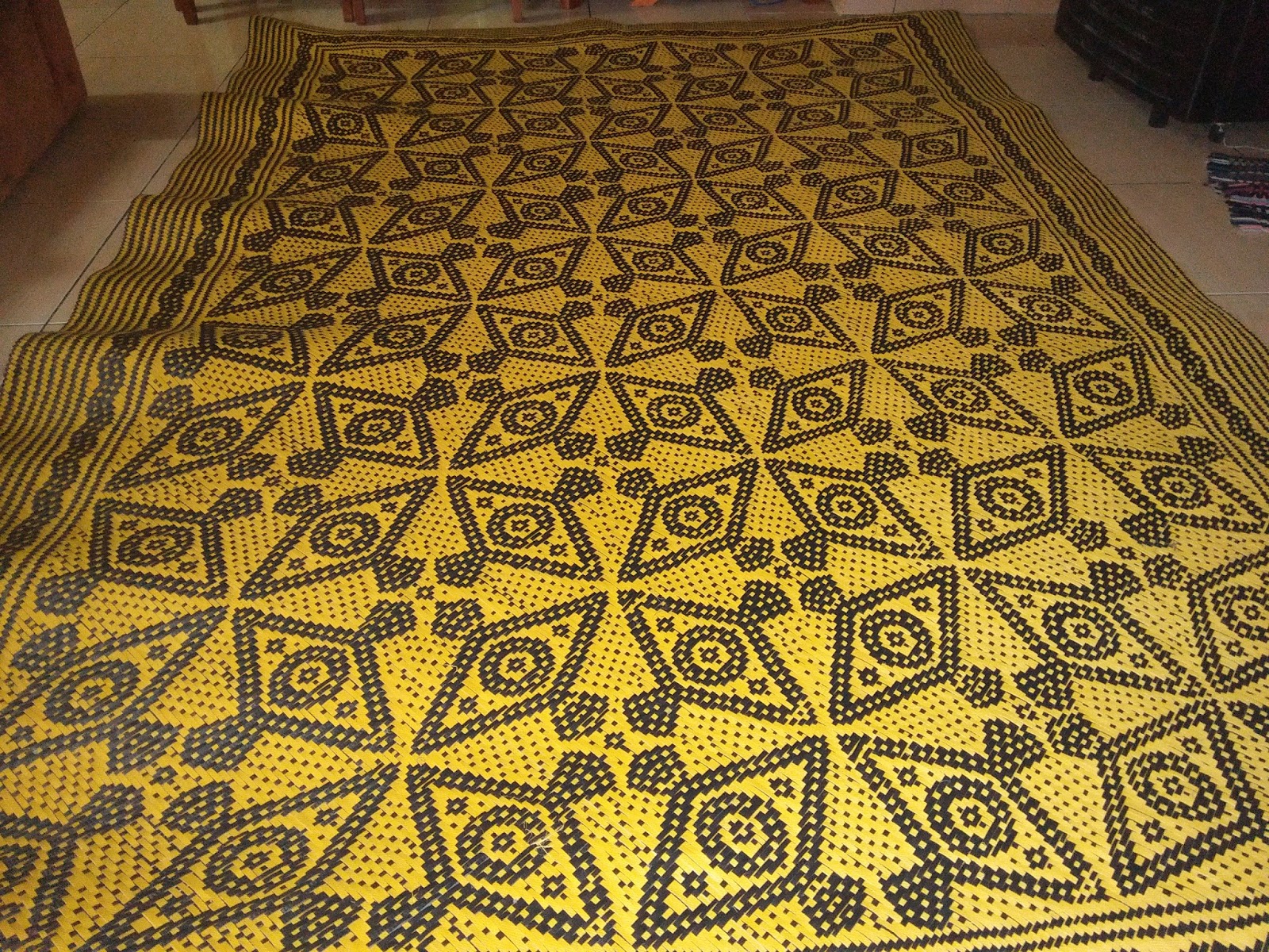 Koleksi Barangan Sarawak: Corak Terkini - Tikar Nylon Anyaman Berbunga ...