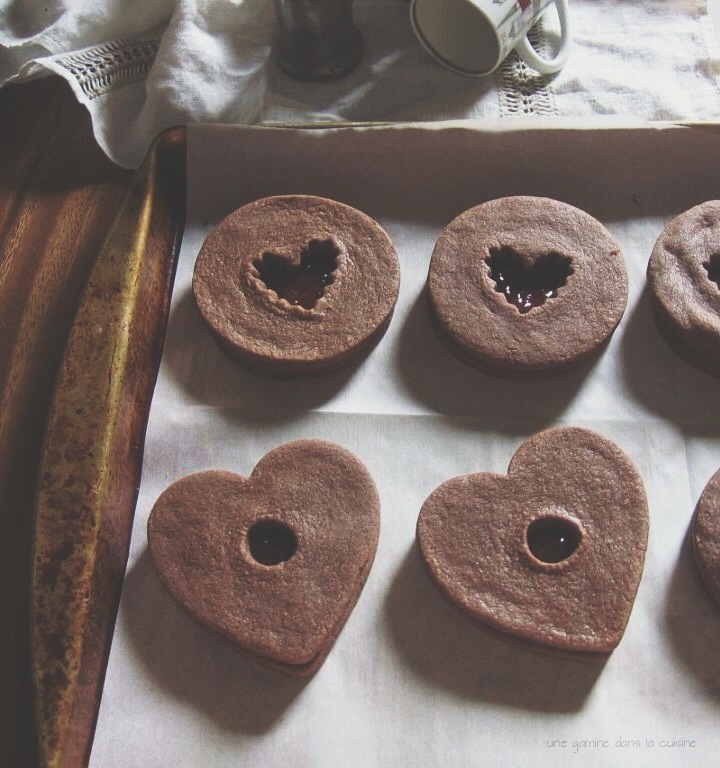 une gamine dans la cuisine: salt + pepper chocolate sandwich cookies ...
