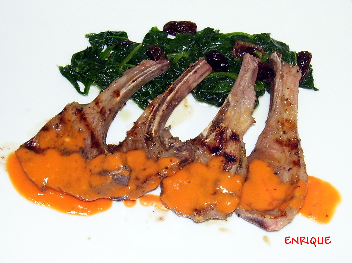 LA COCINA DE ENRIQUE: CHULETAS DE CORDERO CON ESPINACAS