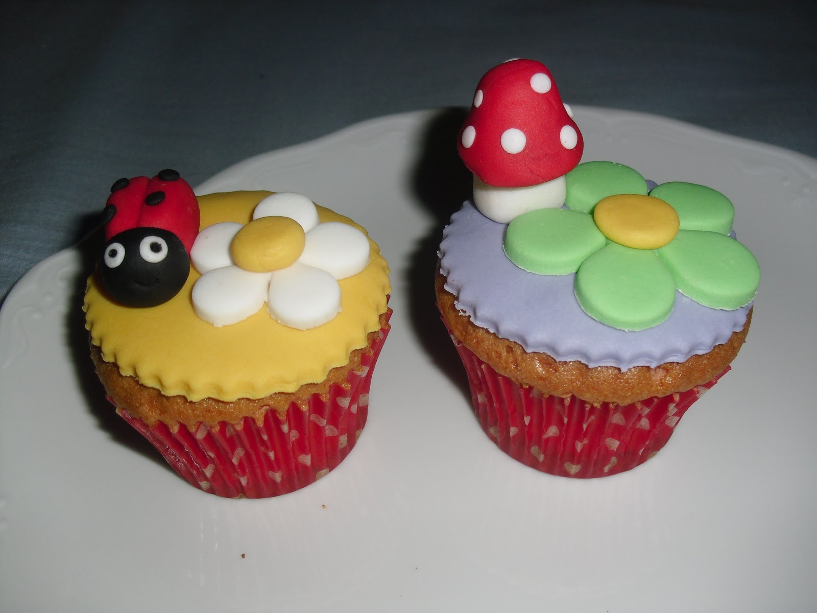 LOS DULCES DE LA LIRIO: CUPCAKES DECORADAS CON FONDANT