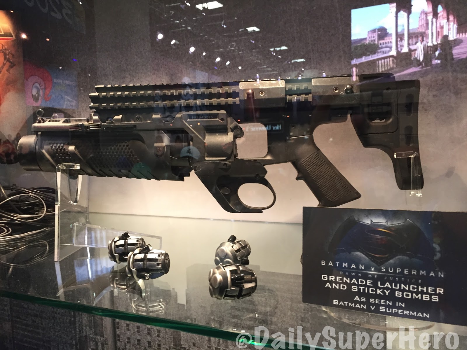 SDCC 2015: BATMAN Gadgets and Weapons in BATMAN V. SUPERMAN