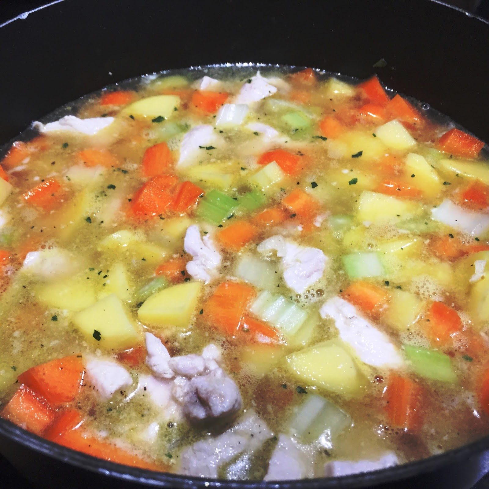 Hellannupit kaakossa: Kermainen kanakeitto