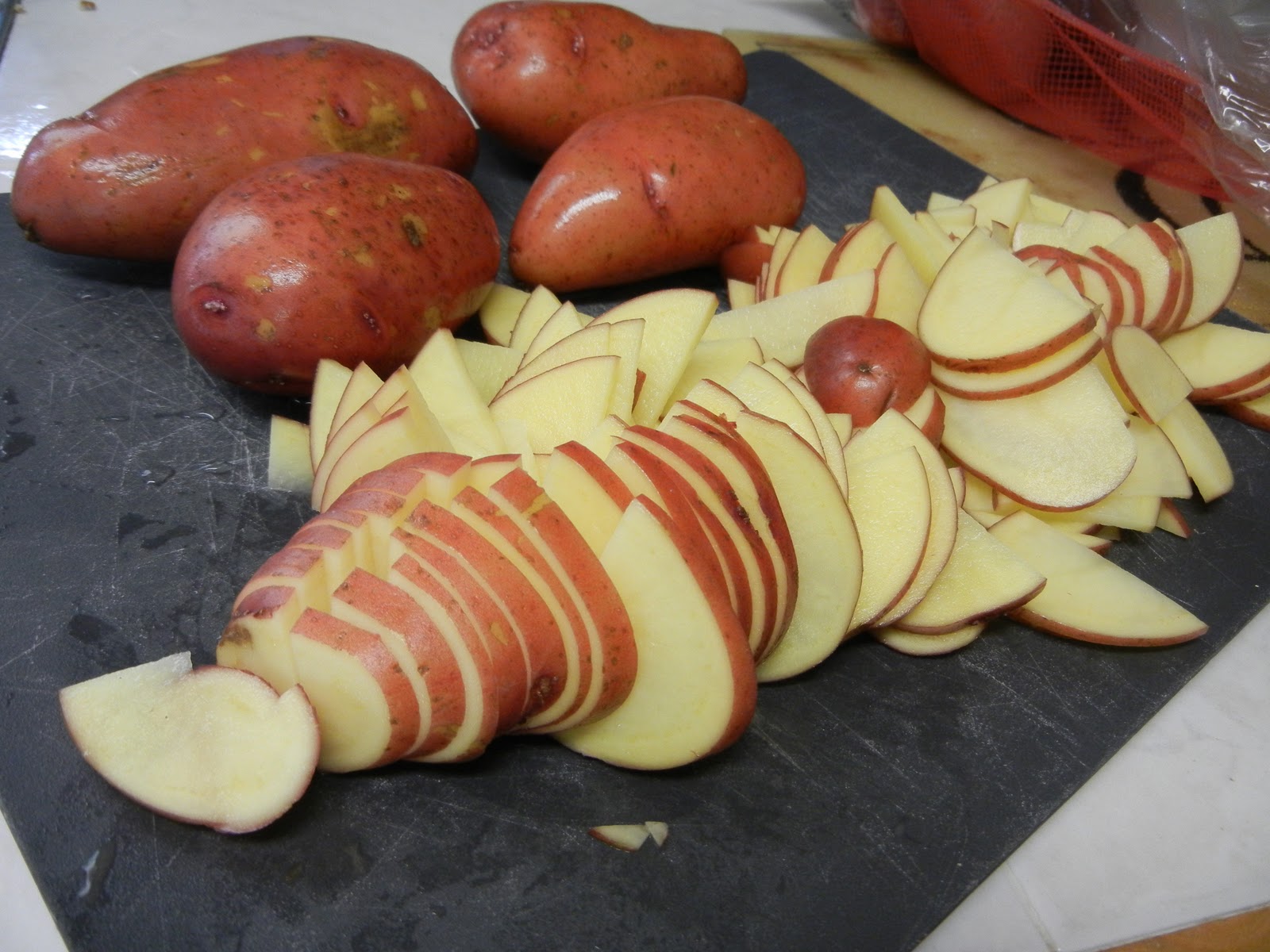 Adventurous Homemaking: Cheesy Ham and Potato Bake