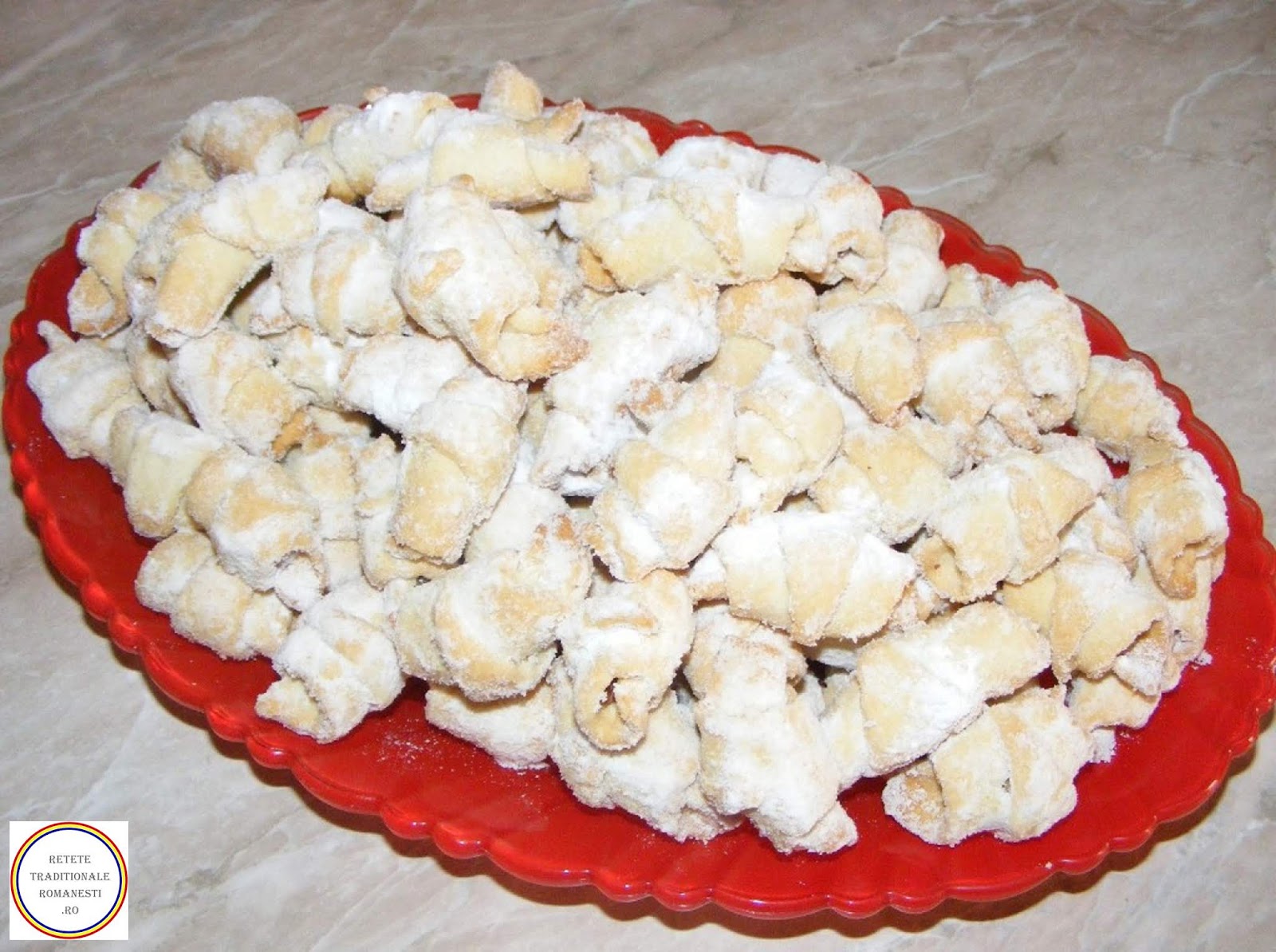 Cornulete cu nuca si rahat reteta | Retetetraditionaleromanesti.ro