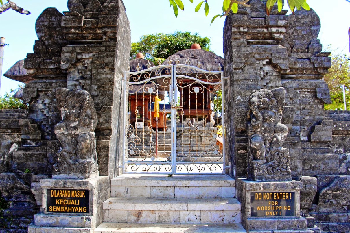 the viewing deck: Bali Temples Hopping 1st part; Cliff Temples of Uluwatu