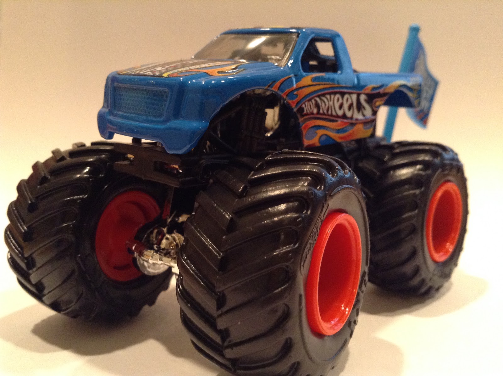 JULIAN'S HOT WHEELS BLOG: Hot Wheels Monster Jam Truck (2017 Flashback ...
