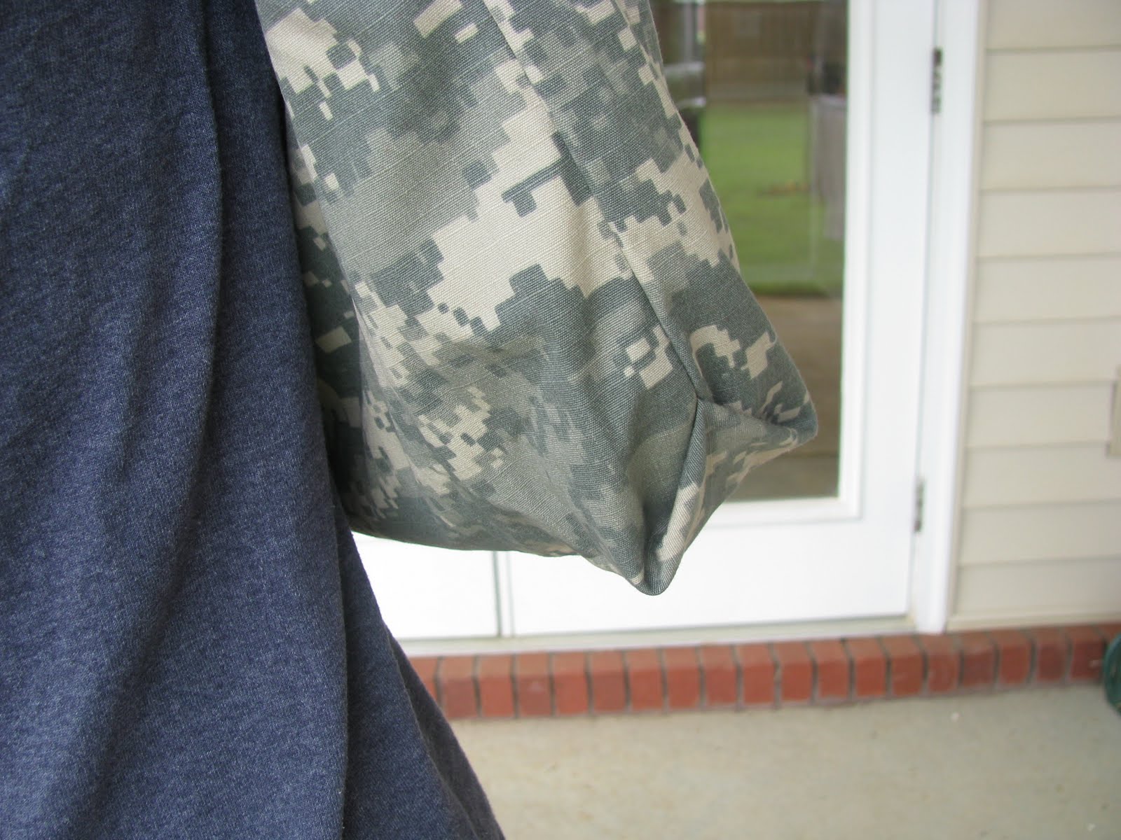 Very Verdant: Arm Sling Tutorial - Hopefully You'll Never Need To Use It