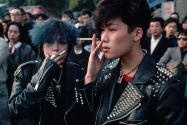 White of Face and Clad in Black, These 60 Amazing Candid Snapshots ...