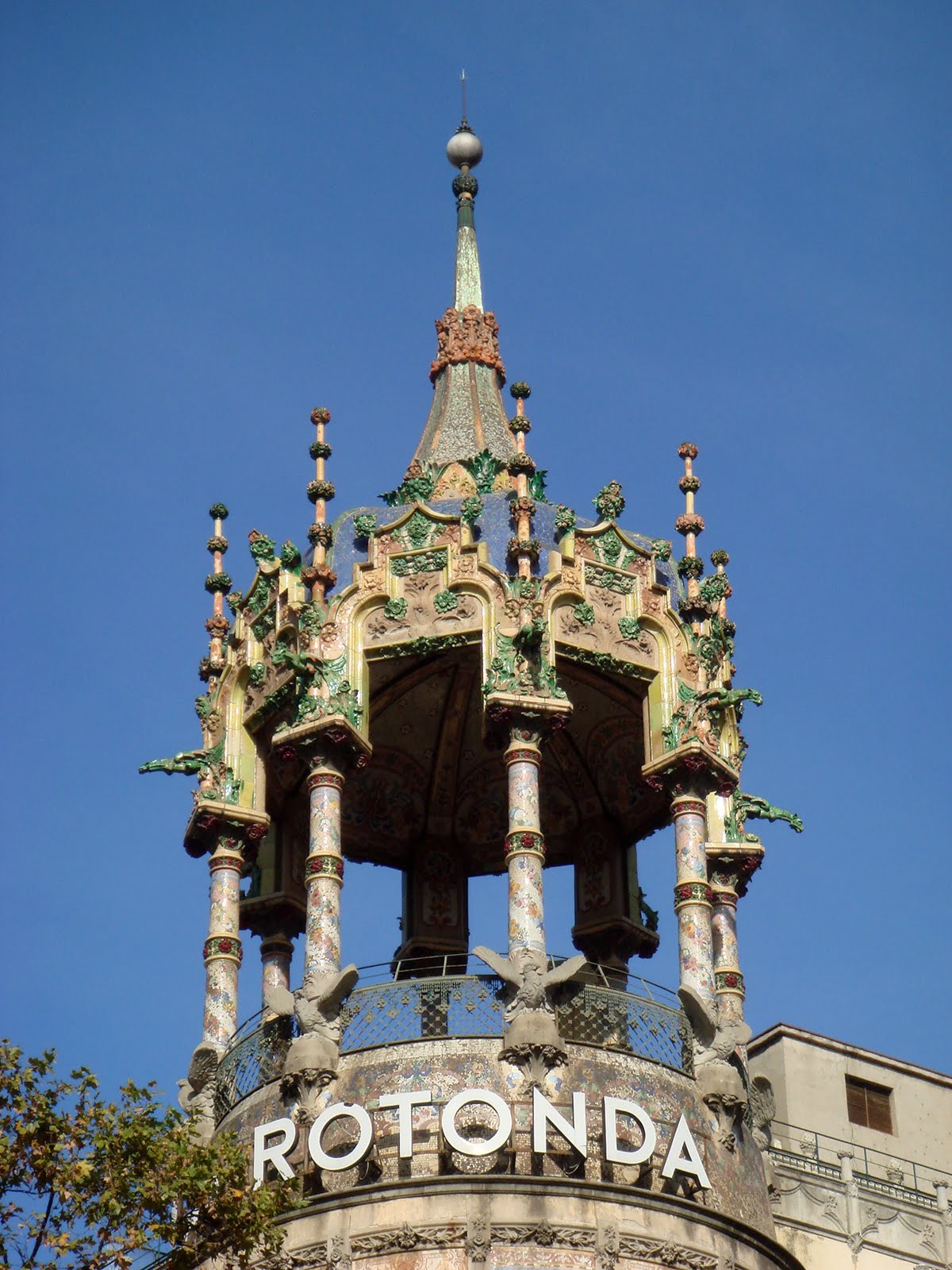 THE DARK HOUSE: La Rotonda (Barcelona)