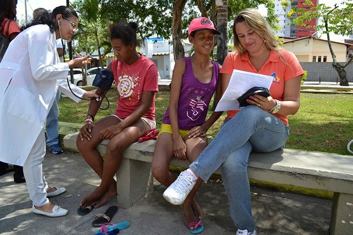 Fotos & Grafia: Consultório na Rua amplia acesso atendendo em locais fixos
