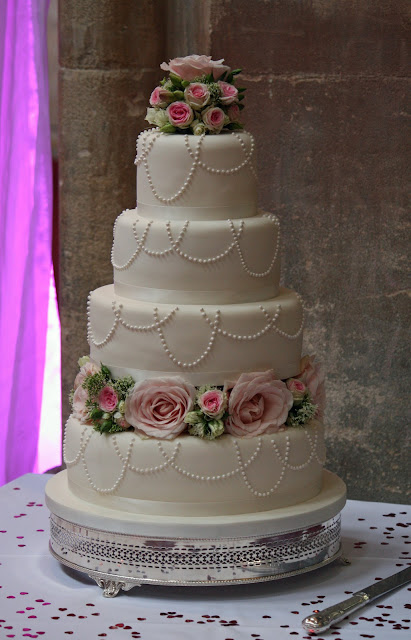 lauralovescakes...: My First Wedding Cake...