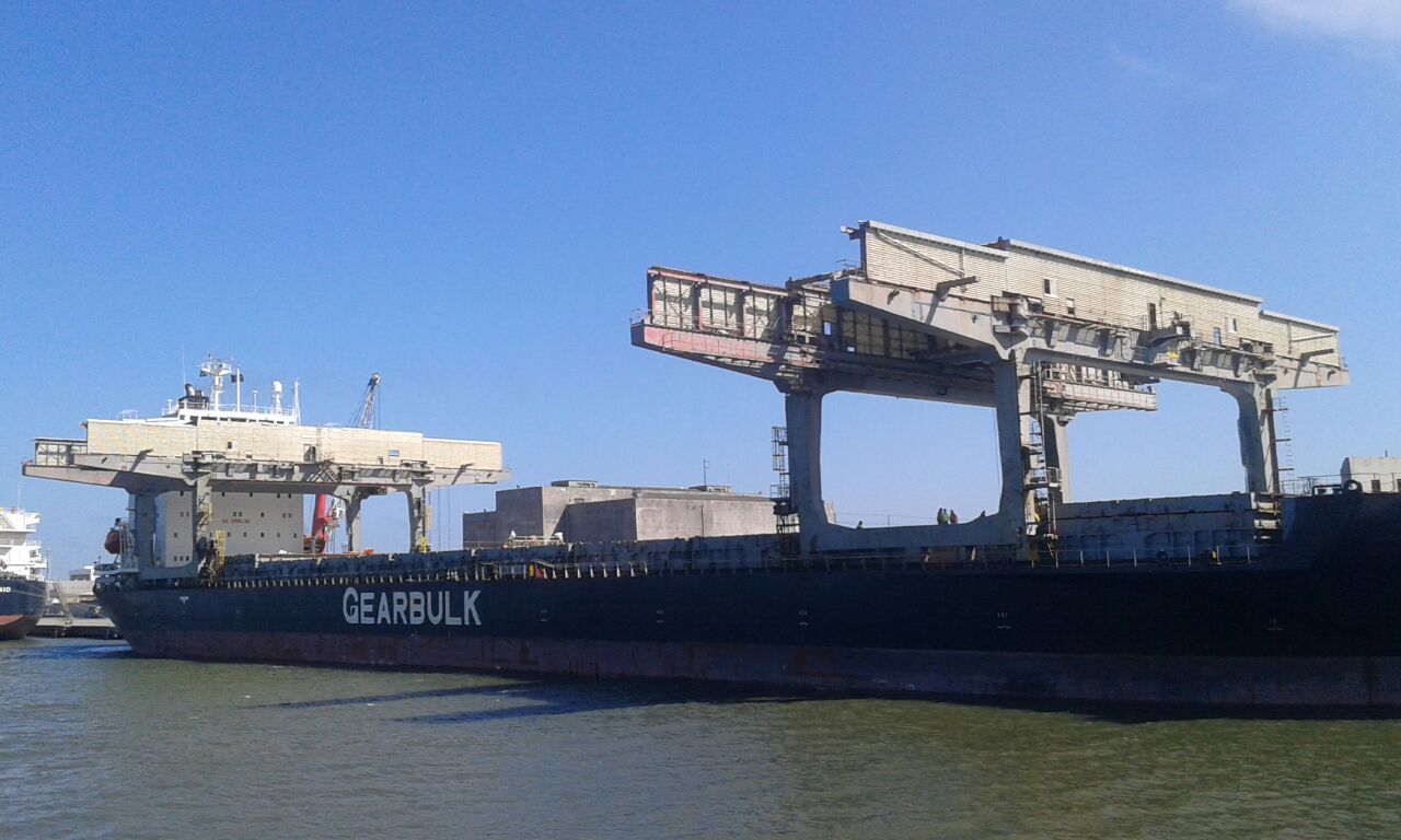 Santos Shiplovers: M/V Quetzal Arrow / C6YT4 - Carregando celulose