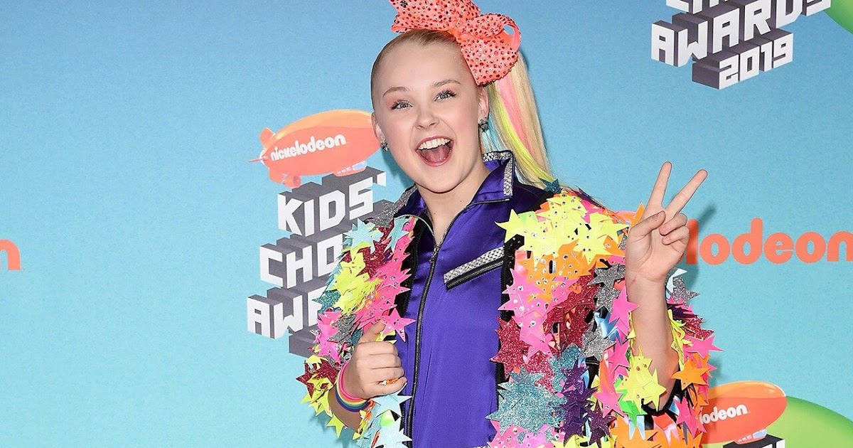 NickALive!: JoJo Siwa Speaks Out After Her Makeup Kit Is Recalled for ...