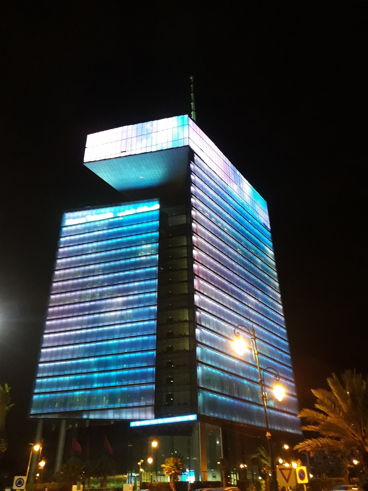 La tour Maroc Telecom - Rabat en couleurs
