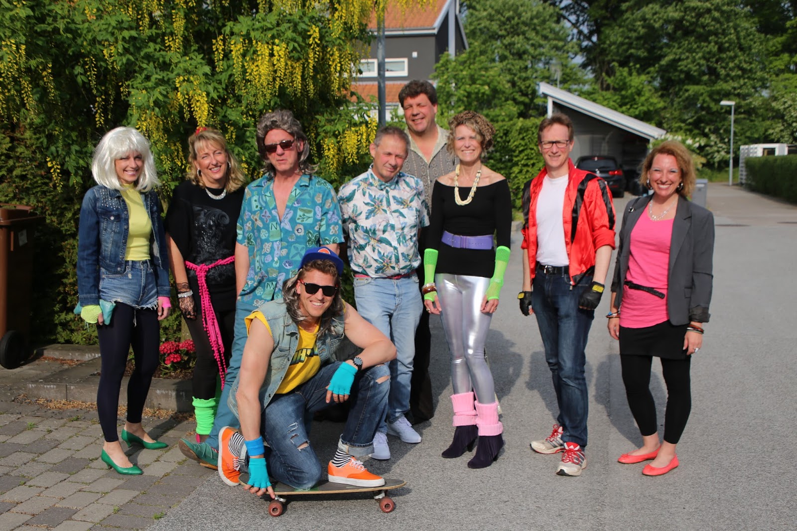 FAMILJEN PERSSONS LIV OCH LEVERNE: 100-års party á la 80-tal.