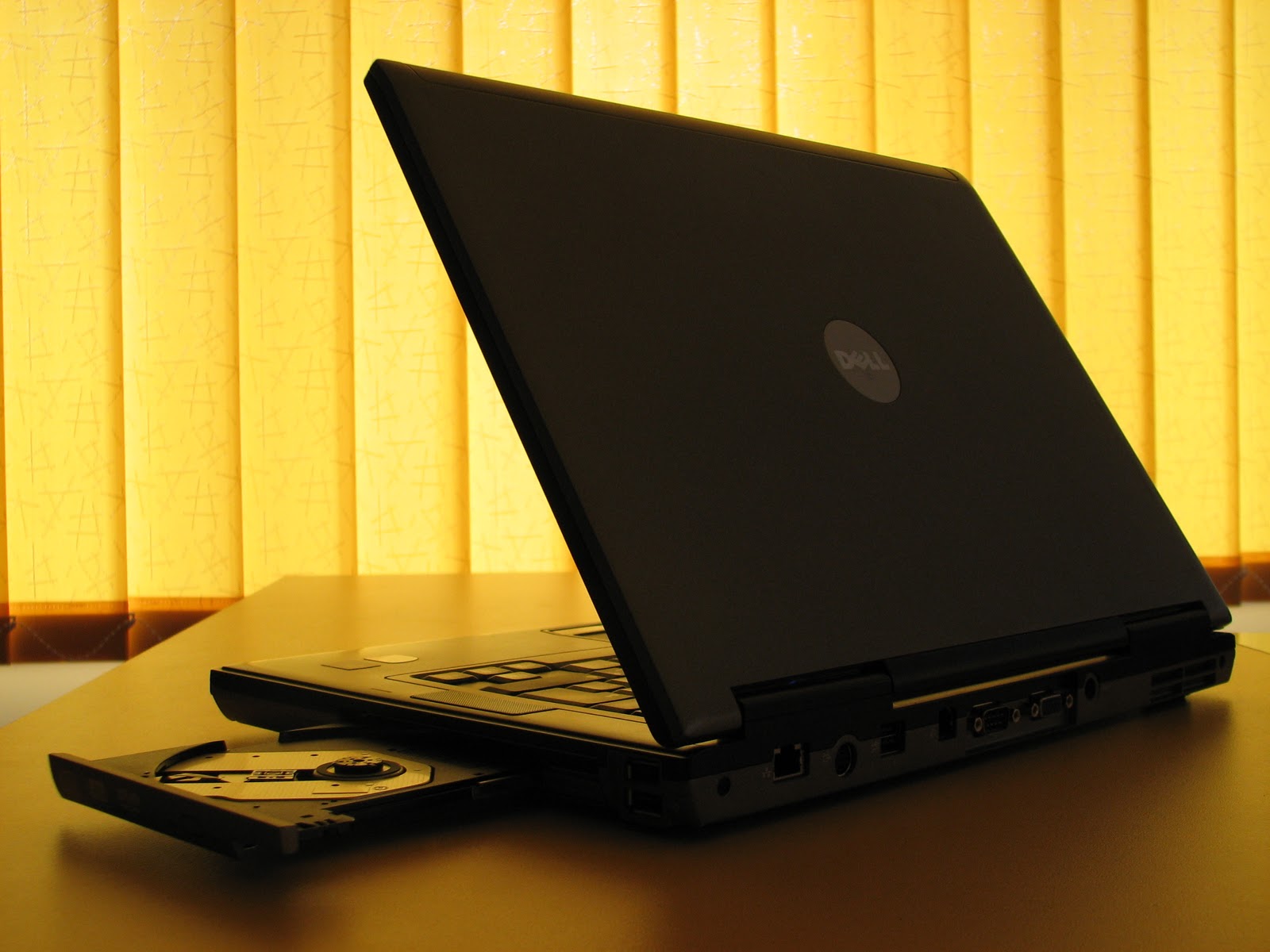 DELL Latitude D830 с рекордна резолюция 1920х1200 и максимални ...