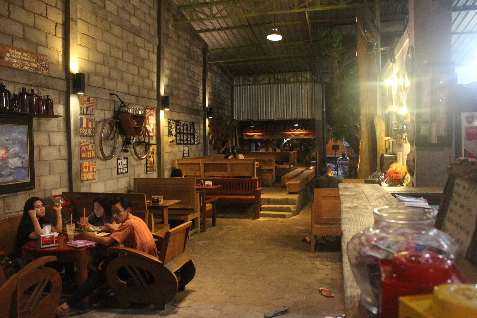 Cafe Merdeka Tempat Asik Nongkrong di Nganjuk - Wisata dan Kuliner Nganjuk