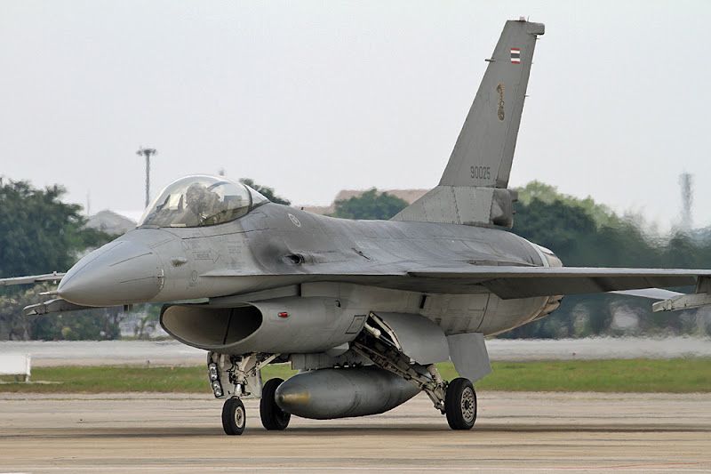 THAIDEFENSE-NEWS: Photo Gallery: RTAF F-16A/B
