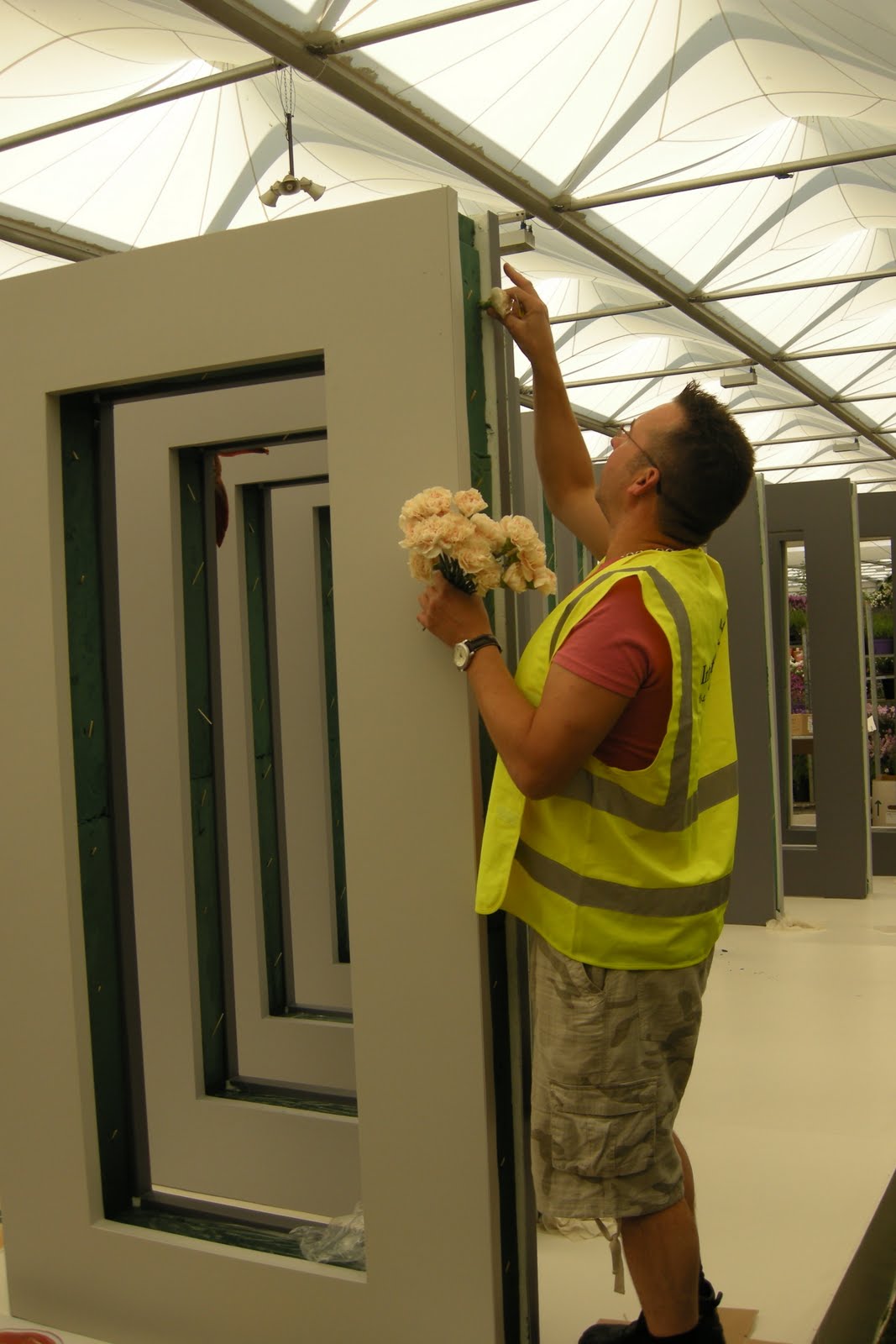 The Floral World of David Ragg