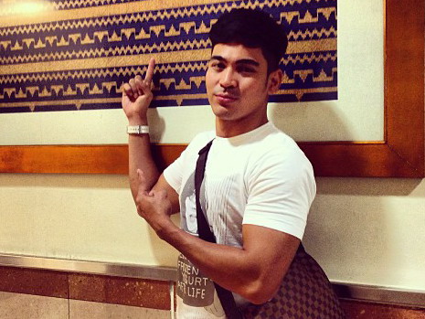 Profil dan Biodata Lengkap Robby Purba | Profil Artis Terbaru