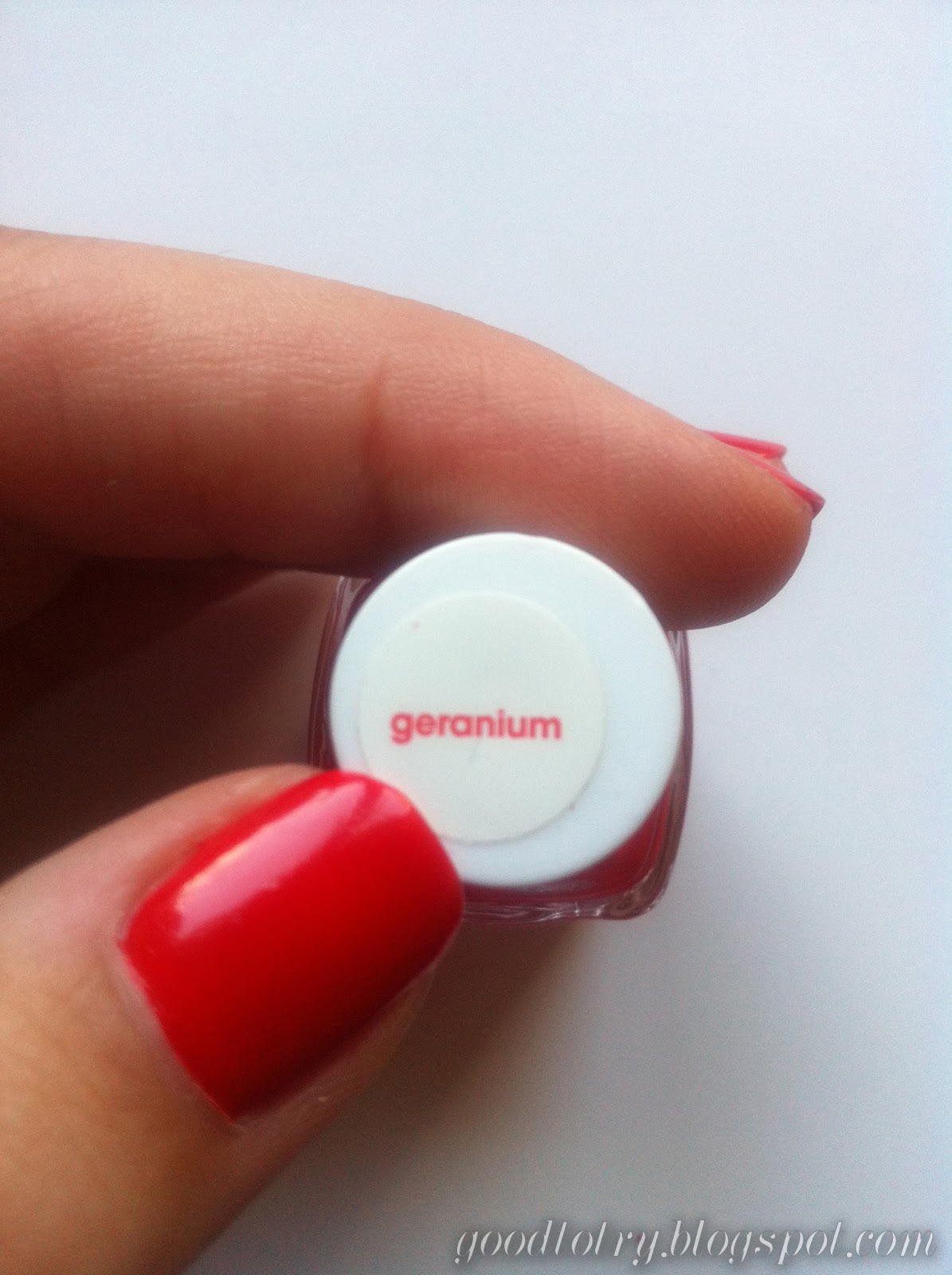 Essie Geranium | Good to try!