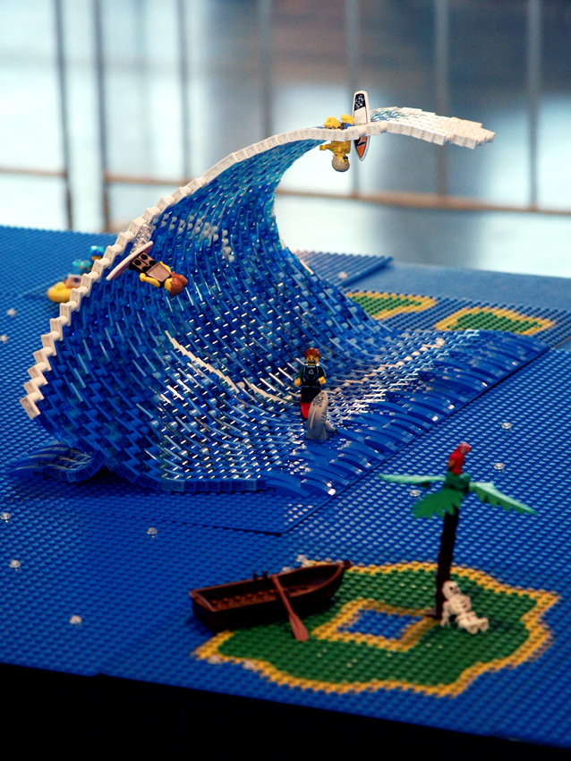 Fruitless Pursuits: Report: Giant Lego Fan Display!