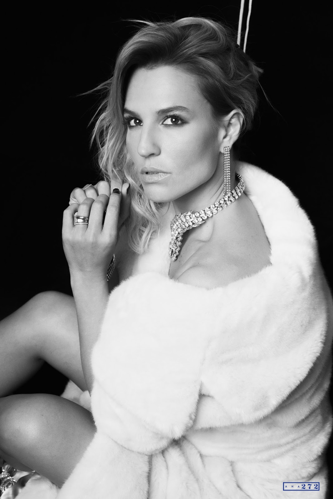 Ana Rita Clara faz ensaio só de casaco - Boas.pt - Celebridades e ...